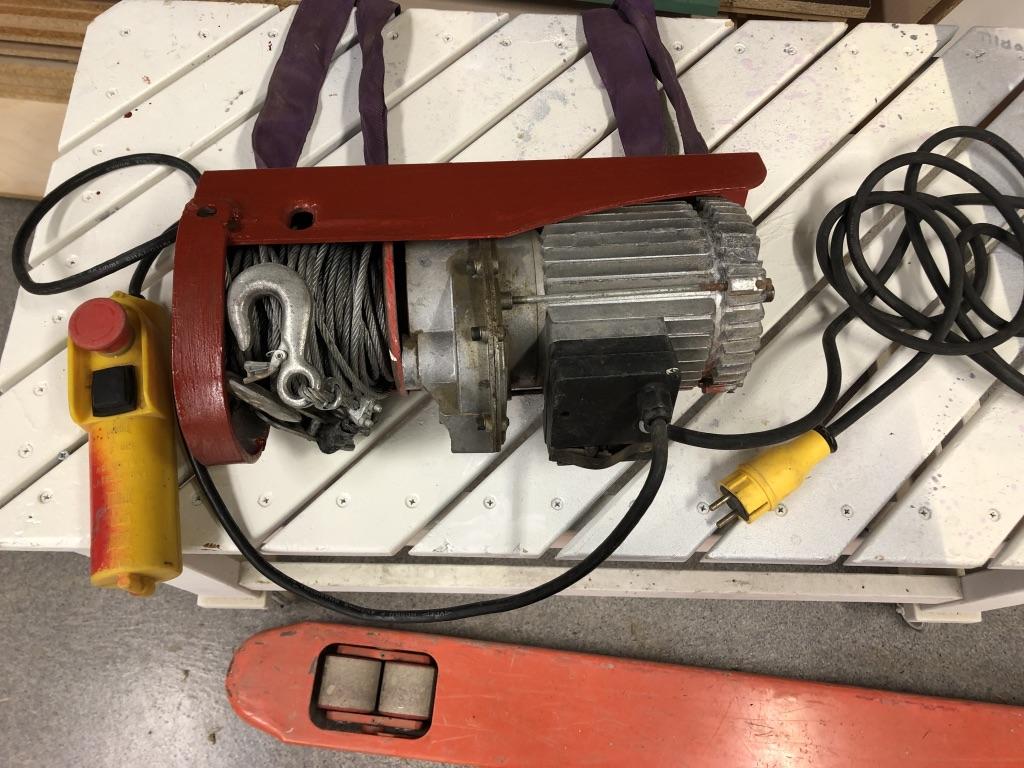 El-vinsch 220 volt - El-vinsch 200/400 kg | Blinto auktioner