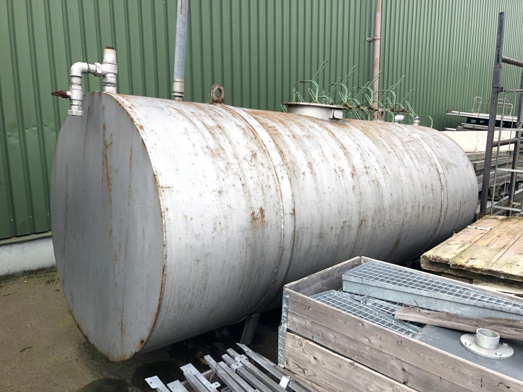 Farmatank med pump - SCF tank | Blinto auktioner