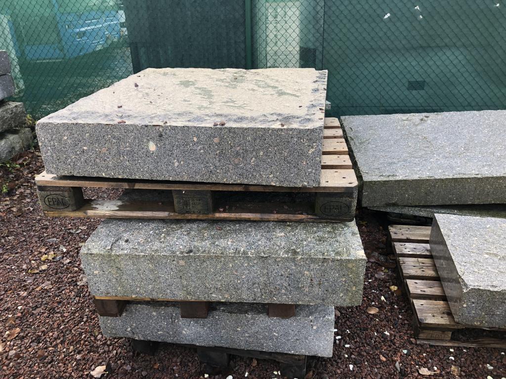 Granitblock. - GRANITBLOCK | Blinto auktioner