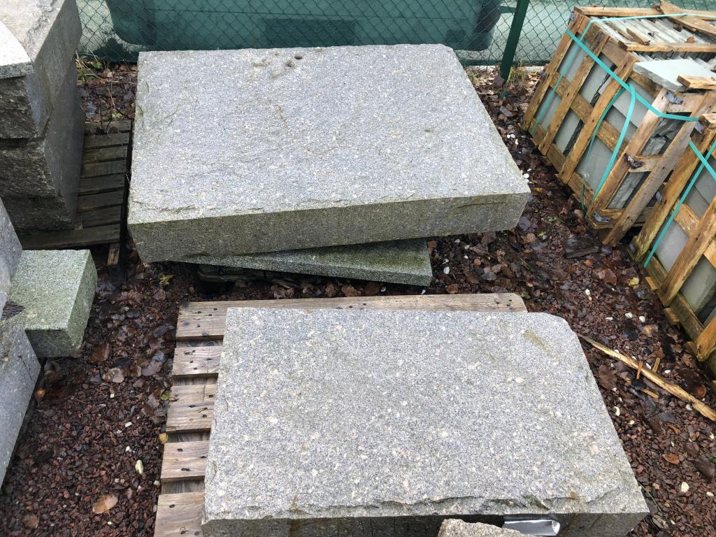 Granitblock. - GRANITBLOCK | Blinto auktioner