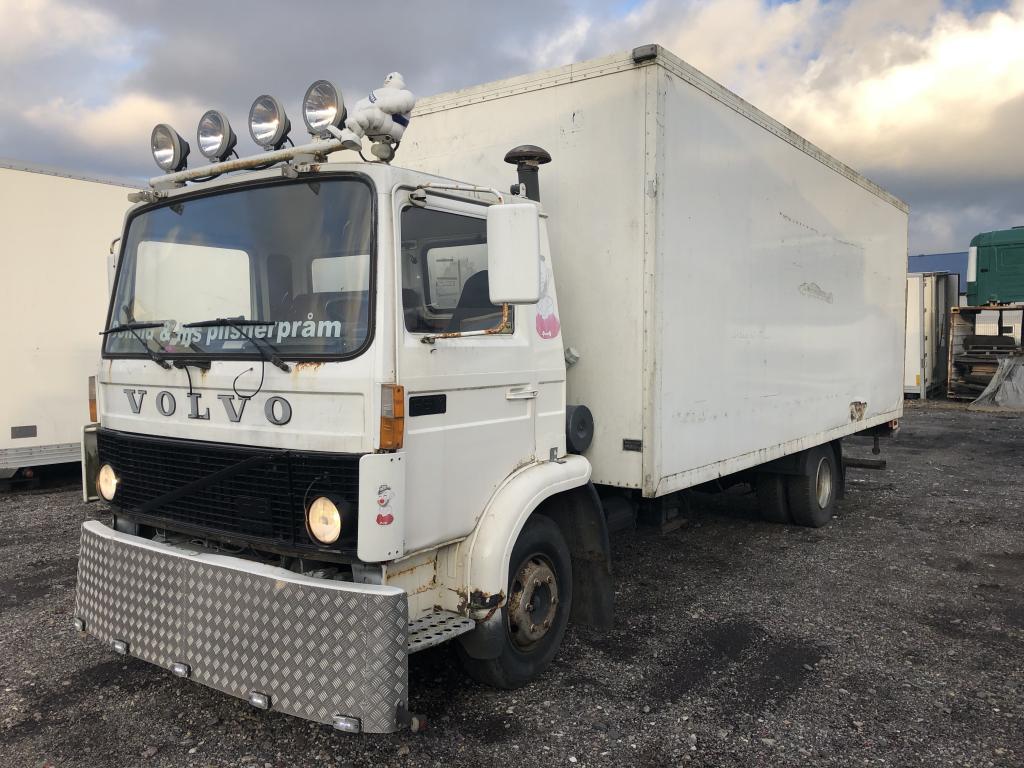 Lastbil Bakgavellift - Volvo F610 med bakgavel lift renoveringsobjekt ...