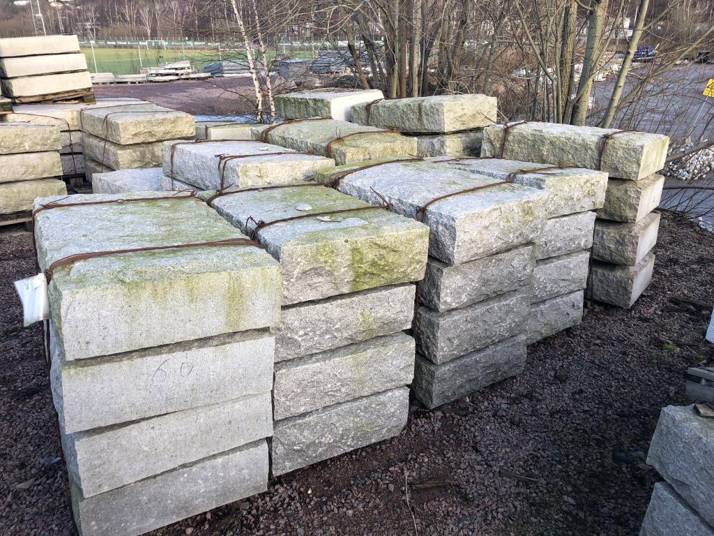 Blockmur Granit - #4 Blockstensmur Avslut grå 600mm | Blinto auktioner