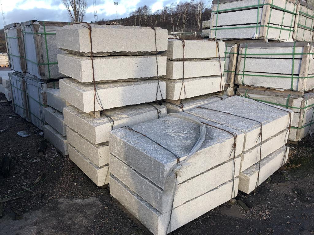 Blockmur Granit - #2 Blockstensmur grå 800mm | Blinto auktioner