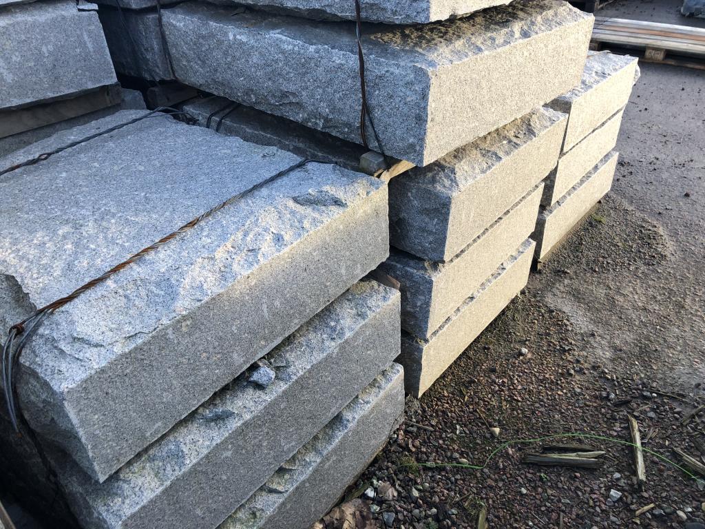 Blockmur Granit - #2 Blockstensmur grå 800mm | Blinto auktioner