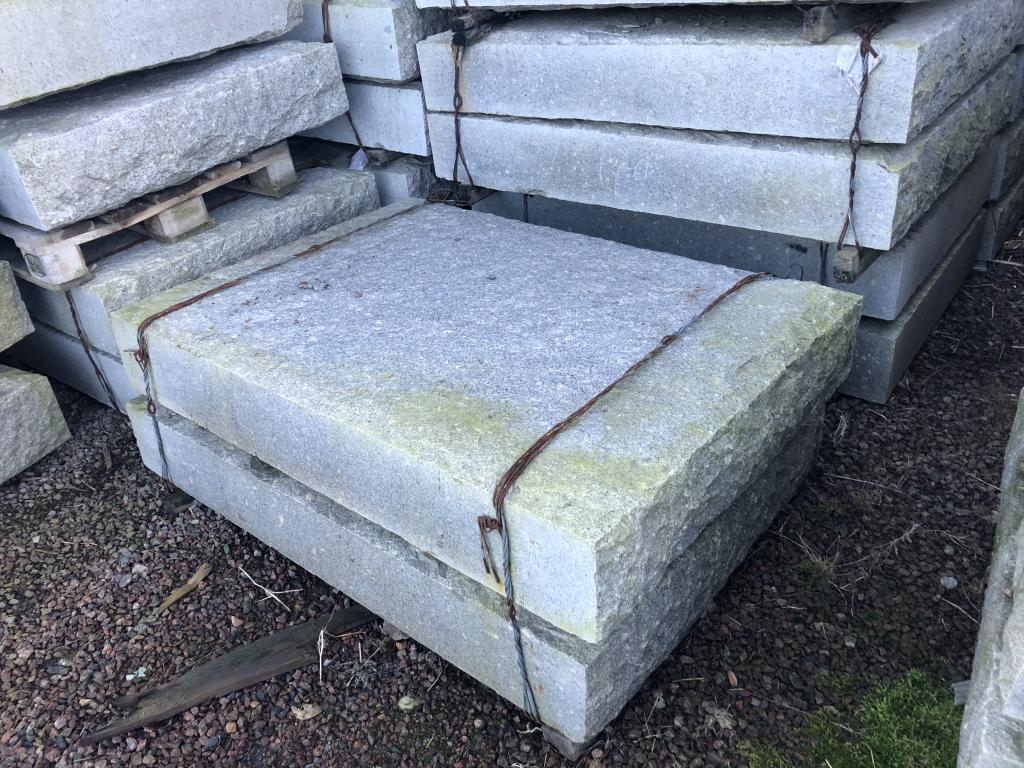 Blockmur Granit - #5 Blockstensmur grå 1400mm | Blinto auktioner