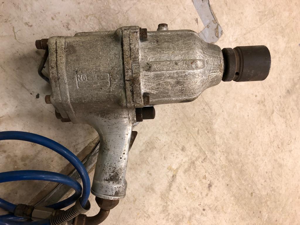 Mutterdragare - Mutterdragare | Blinto auktioner