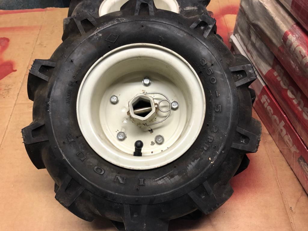 Hjul - Traktormönstrade små hjul 2st | Blinto auktioner