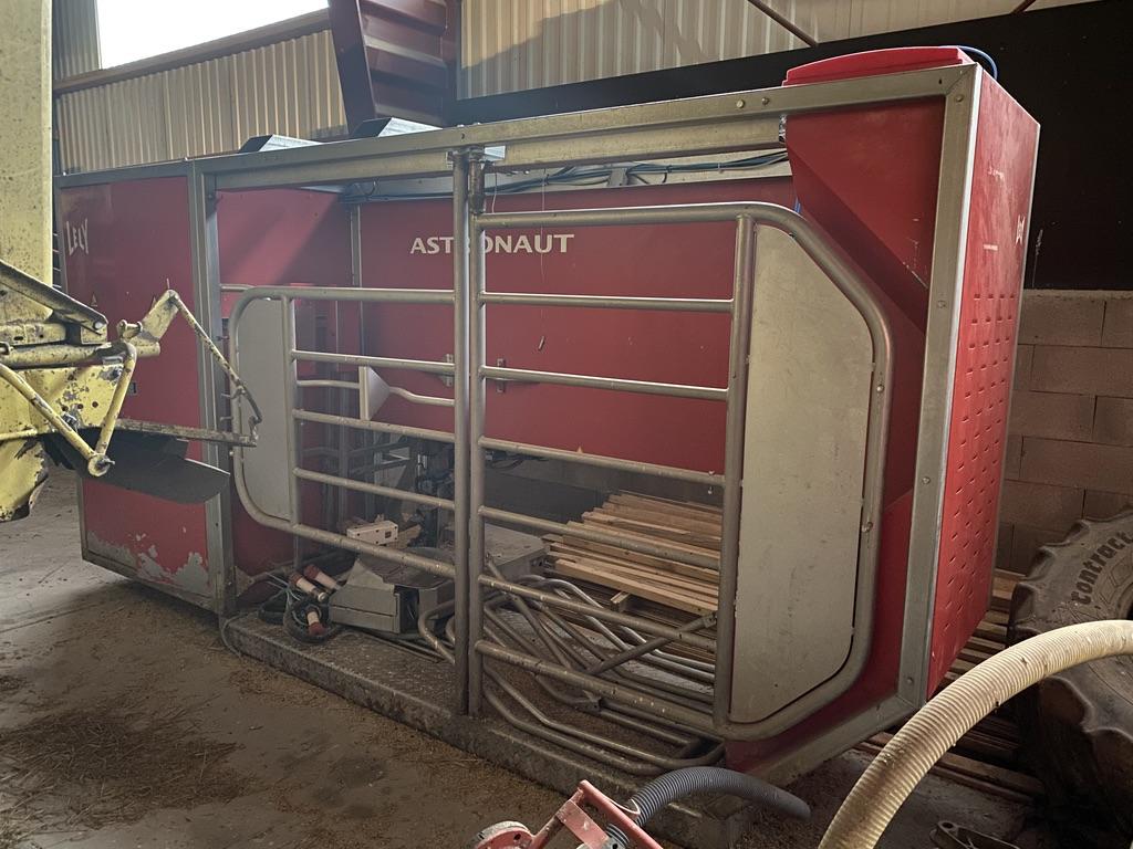 Mjölkrobot - Lely Astrounat A2 | Blinto auktioner