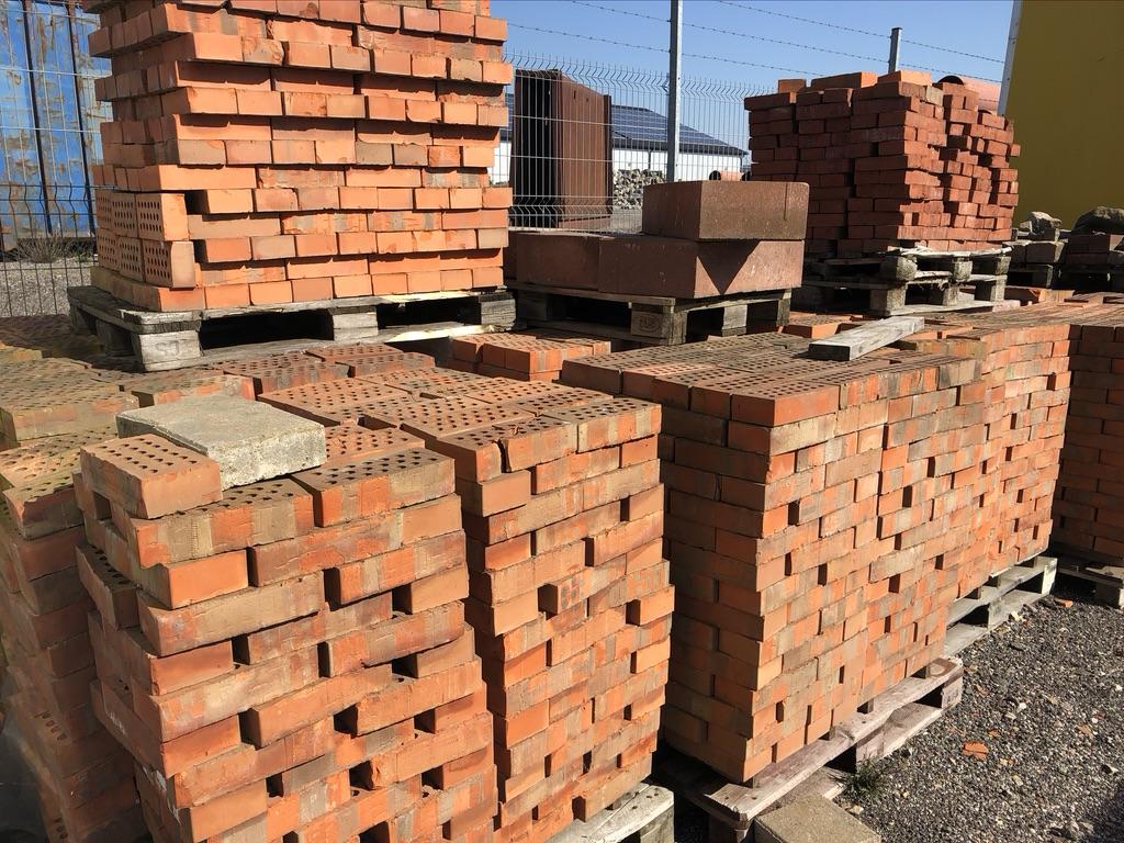 Tegelsten - Tegelsten på pall | Blinto