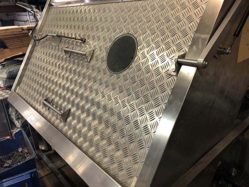 Tvättvask - Tvättvask - Syra fast rostfritt med aluminium lucka | Blinto auktioner