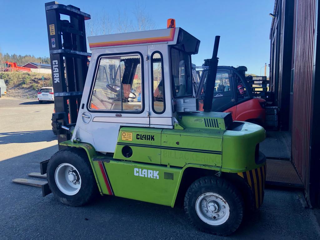 Dieseltruck - Clark Dieseltruck 3,6 ton | Blinto auktioner