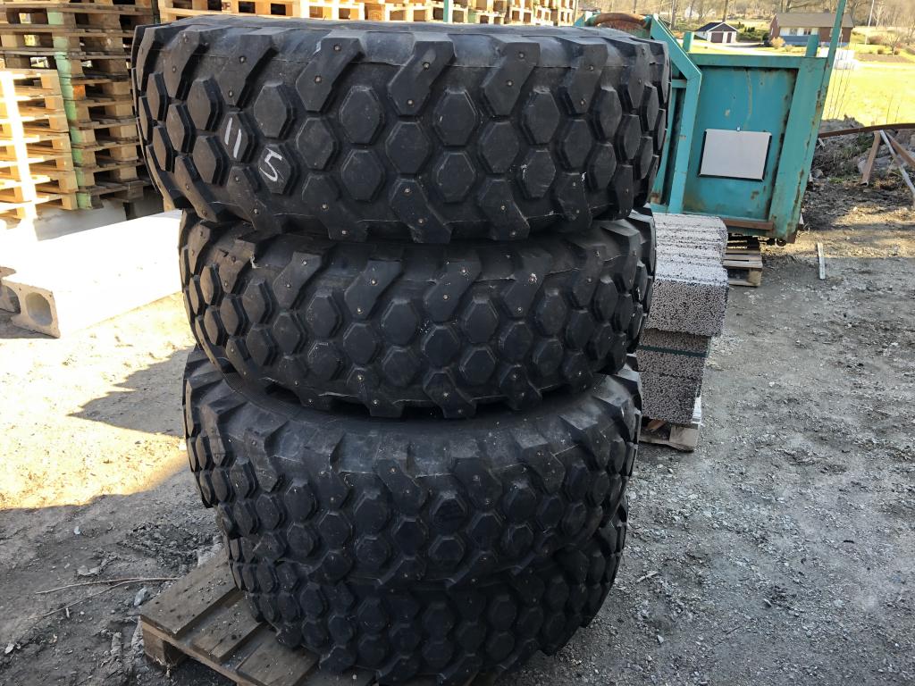 14.5R20 - Continental, Unimog däck- 4 stycken | Blinto auktioner