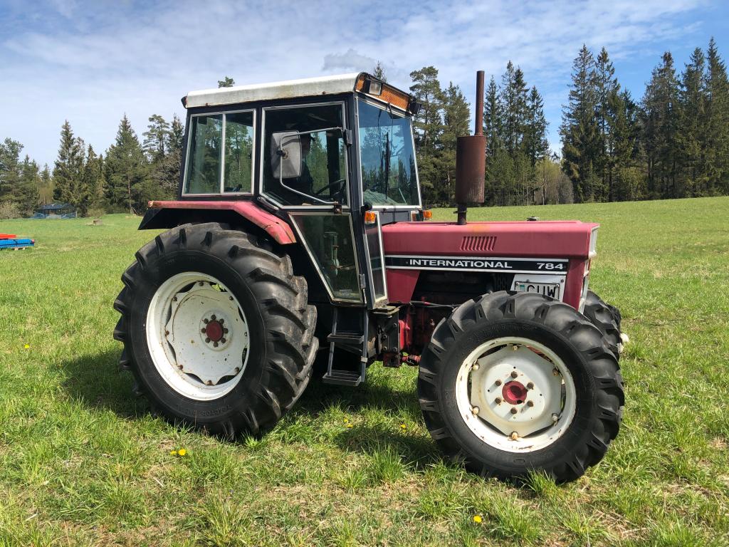 International 784 - International 784. 4x4 | Blinto auktioner