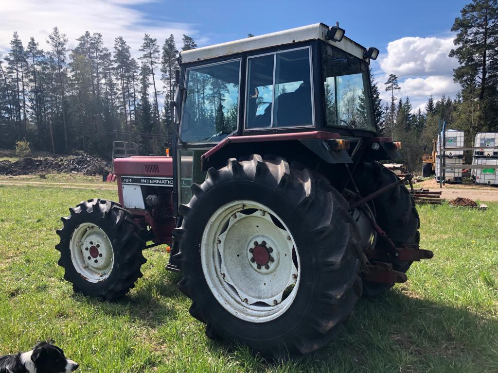 International 784 - International 784. 4x4 | Blinto auktioner