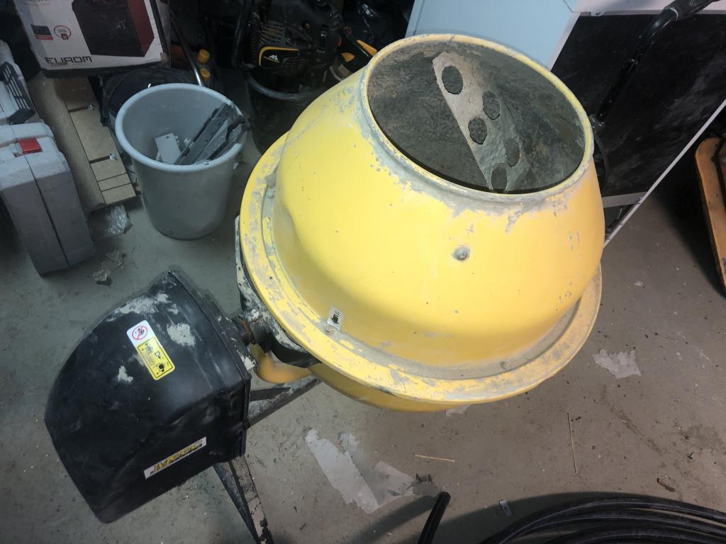 Betongblandare - CONCRETE MIXER HCM225 63 Liter | Blinto auktioner