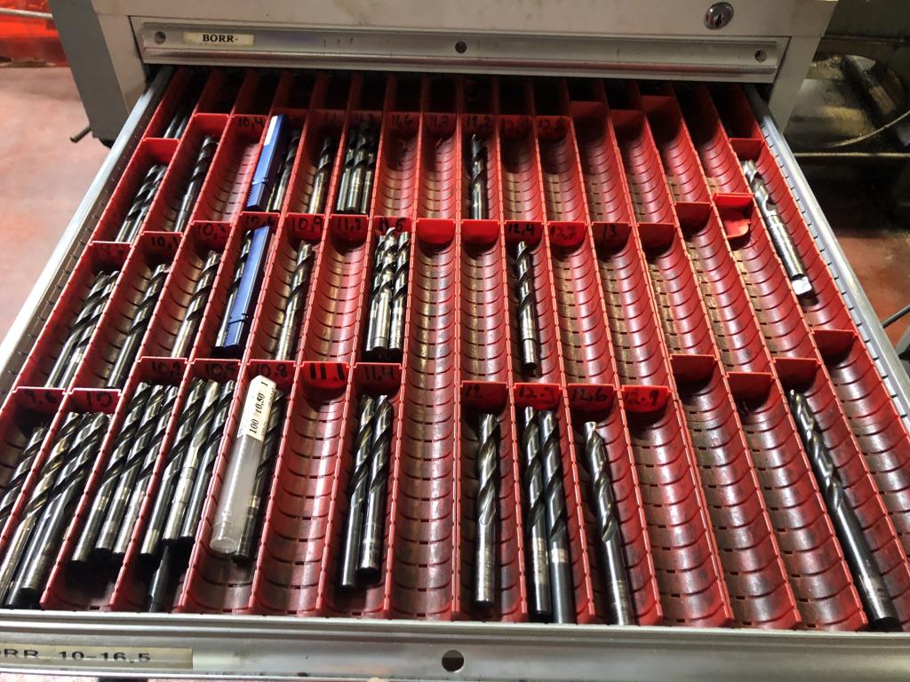 Borr - 3 lådor med borr: 10-16,5 & 10-27 | Blinto auktioner