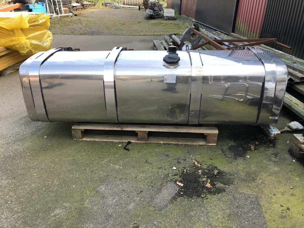 Tank - Rostfri 600 liters tank Volvo | Blinto auktioner