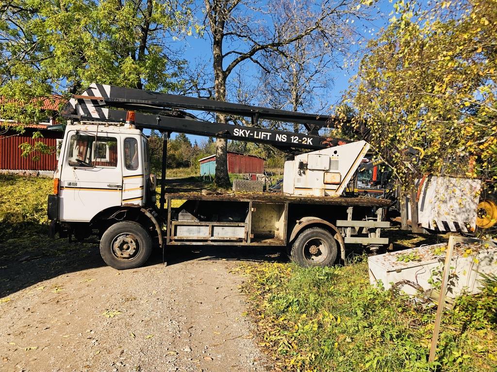 Skylift - Volvo F610 med Skylift | Blinto auktioner