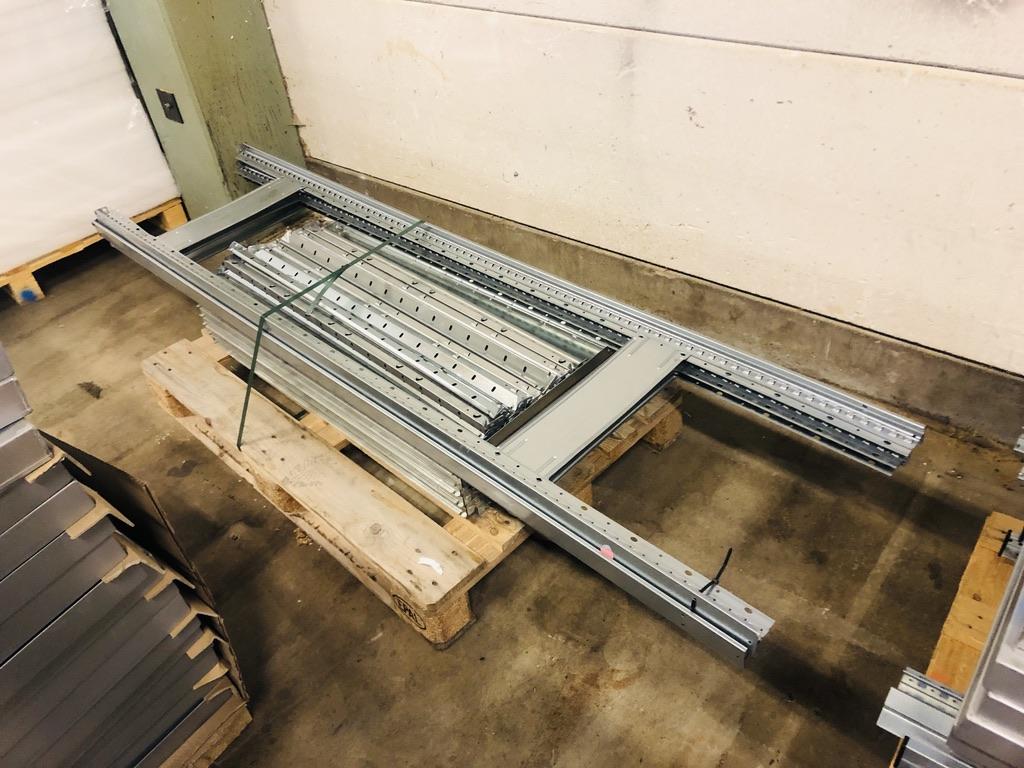 Hyllsystem - Hyllsystem i galvat stål | Blinto auktioner