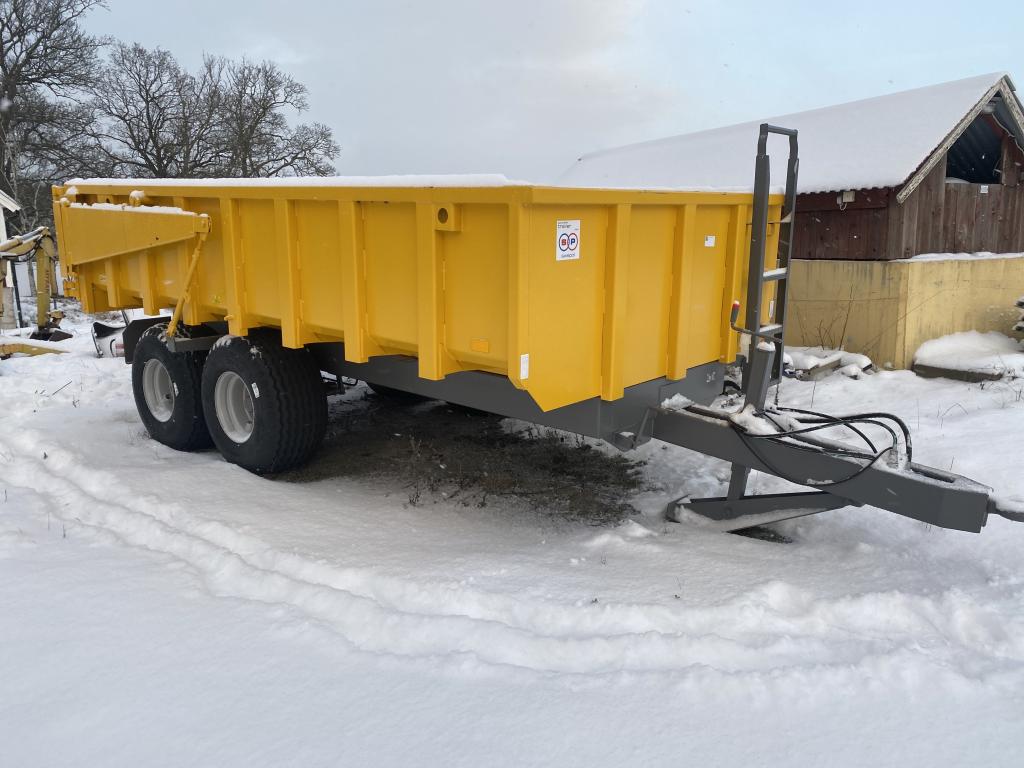 Maskinvagn med tipp - Swepol ST 09 | Blinto auktioner