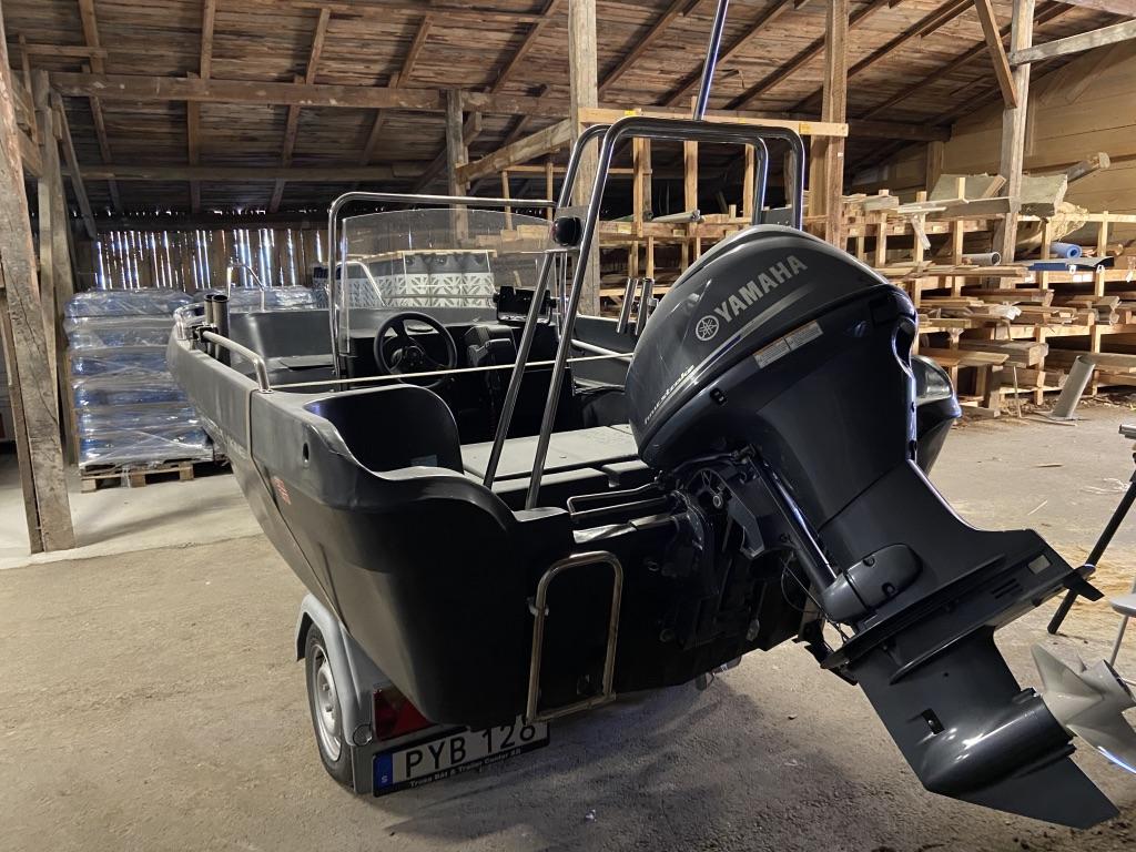 Motorbåt - Pioner viking Dark line motorbåt med båtvagn | Blinto auktioner
