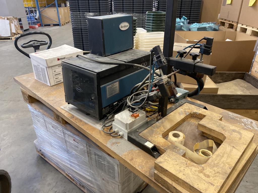 Smältlimsmaskin - Nordson Microset Multiscan 3400 | Blinto auktioner