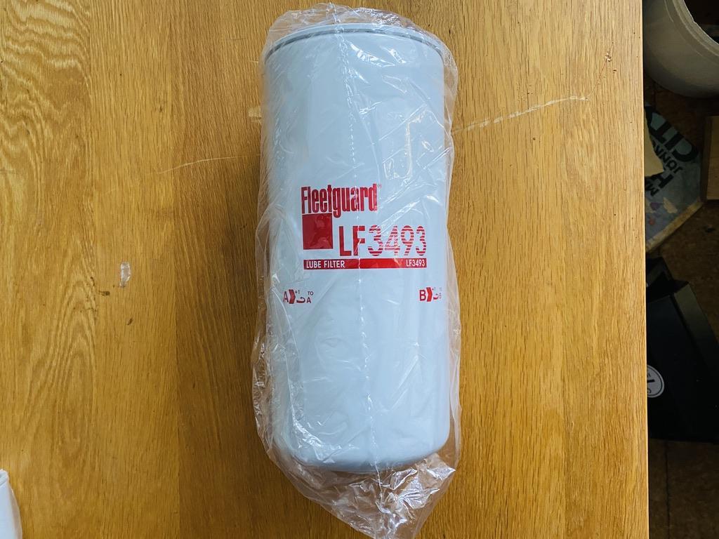 12 st Oljefilter - Fleetguard LF3493 | Blinto auktioner