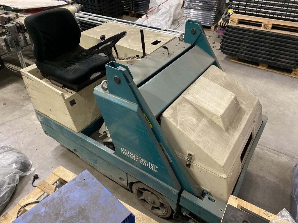 Städmaskin - TENNANT 235E | Blinto auktioner