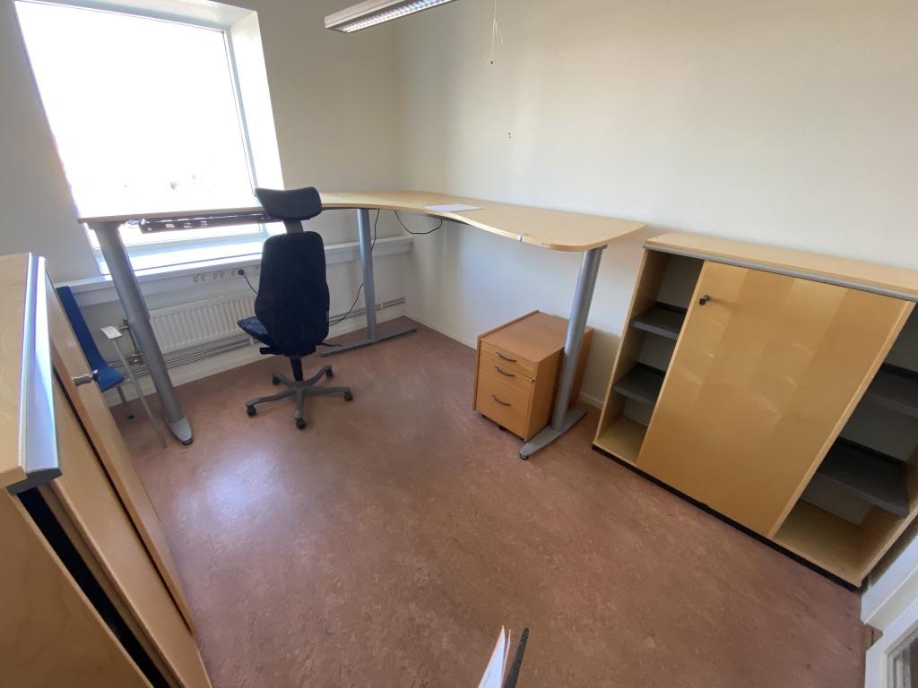 Kontor - 2 uppsättningar - Kompletta kontorsmöblering | Blinto auktioner