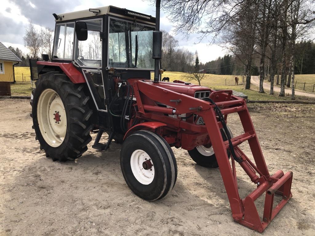 Lastartraktor - International 475 TA | Blinto auktioner