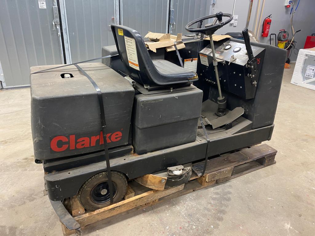 Skurmaskin - Clarke Vision 34 | Blinto auktioner