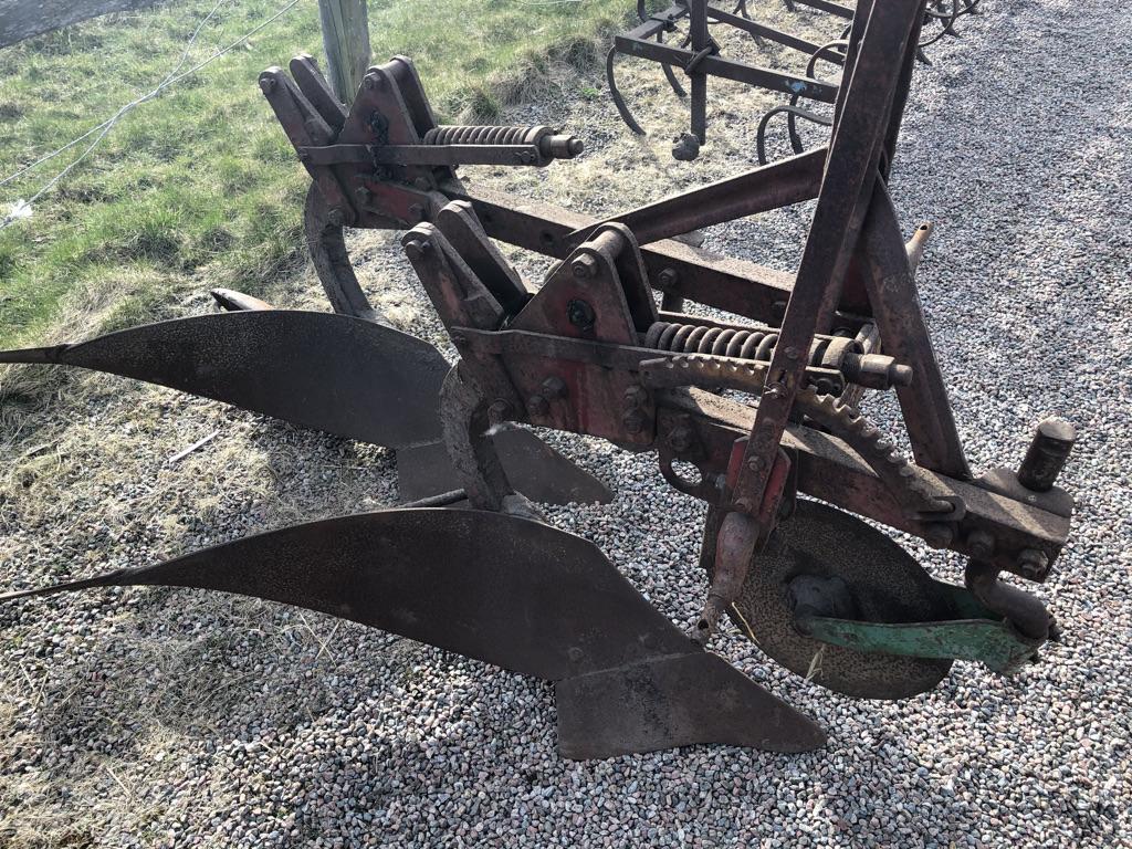 2skärig plog - Tegplog | Blinto auktioner