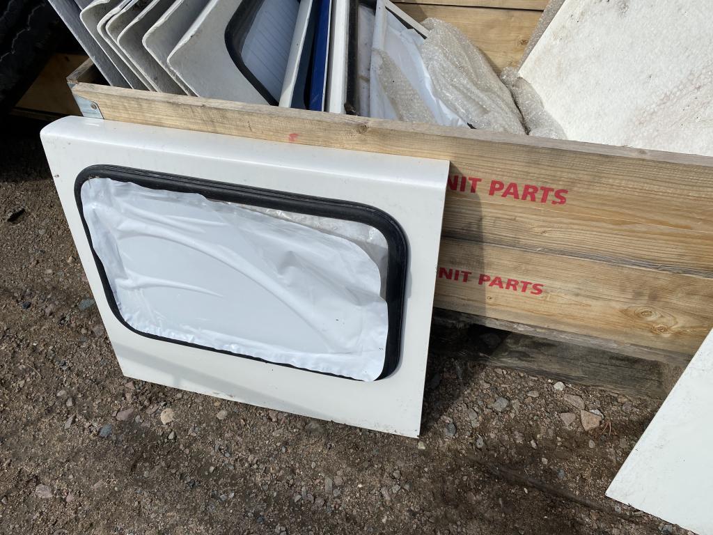 Plastdetaljer båt - Plastdetaljer passande för båt. Fönster med mera ...