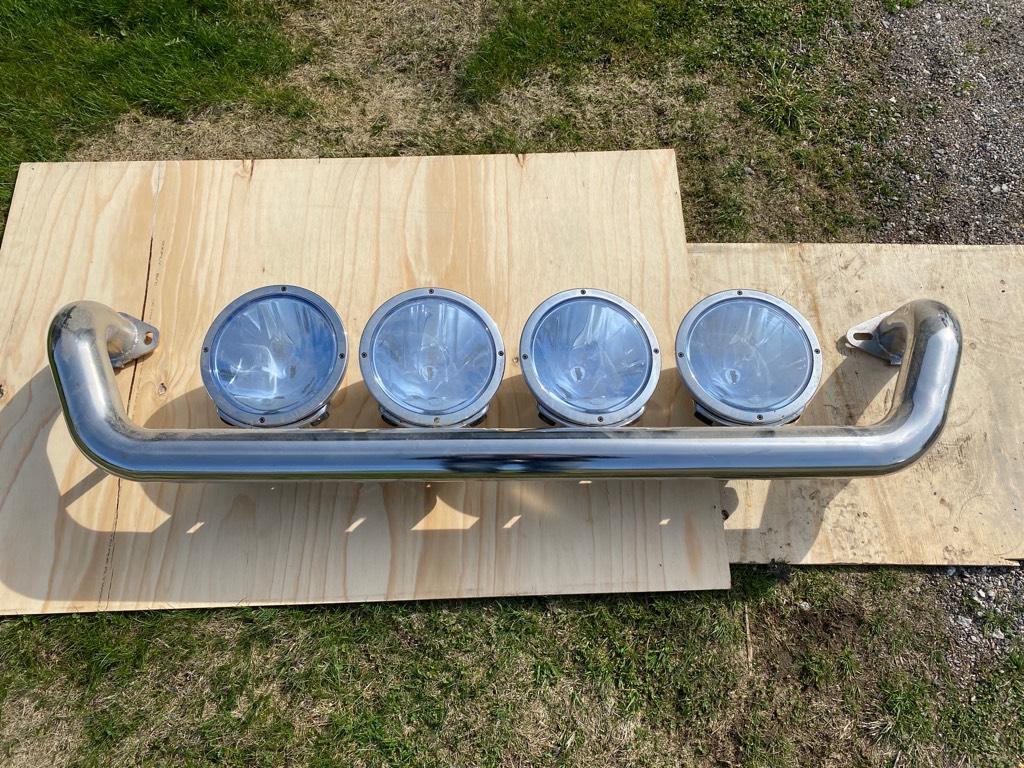 Ljusbåge Scania - Rostfri Ljusbåge Scania med extraljus | Blinto auktioner