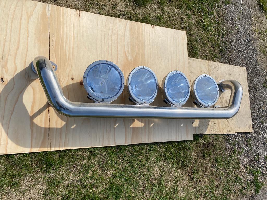 Ljusbåge Scania - Rostfri Ljusbåge Scania med extraljus | Blinto auktioner