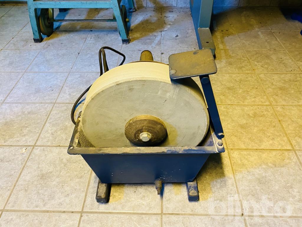 Slipsten - Slipsten | Blinto auktioner