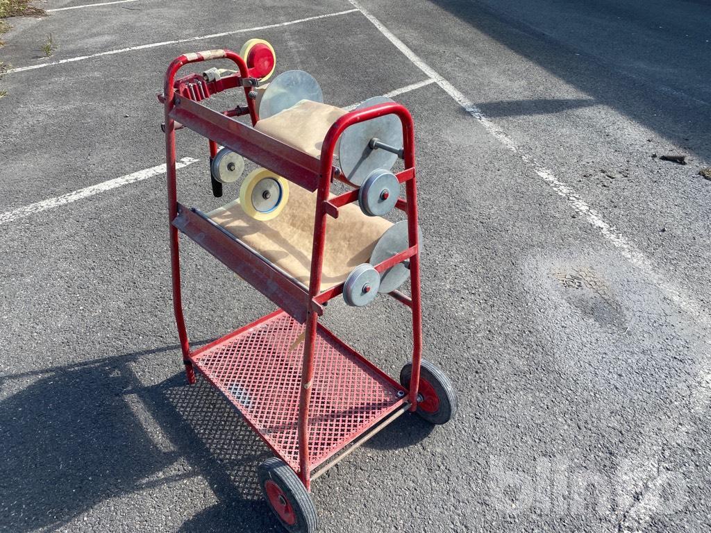 Maskeringsvagn - Maskeringsvagn med 2 hjul - 2 rullar | Blinto auktioner