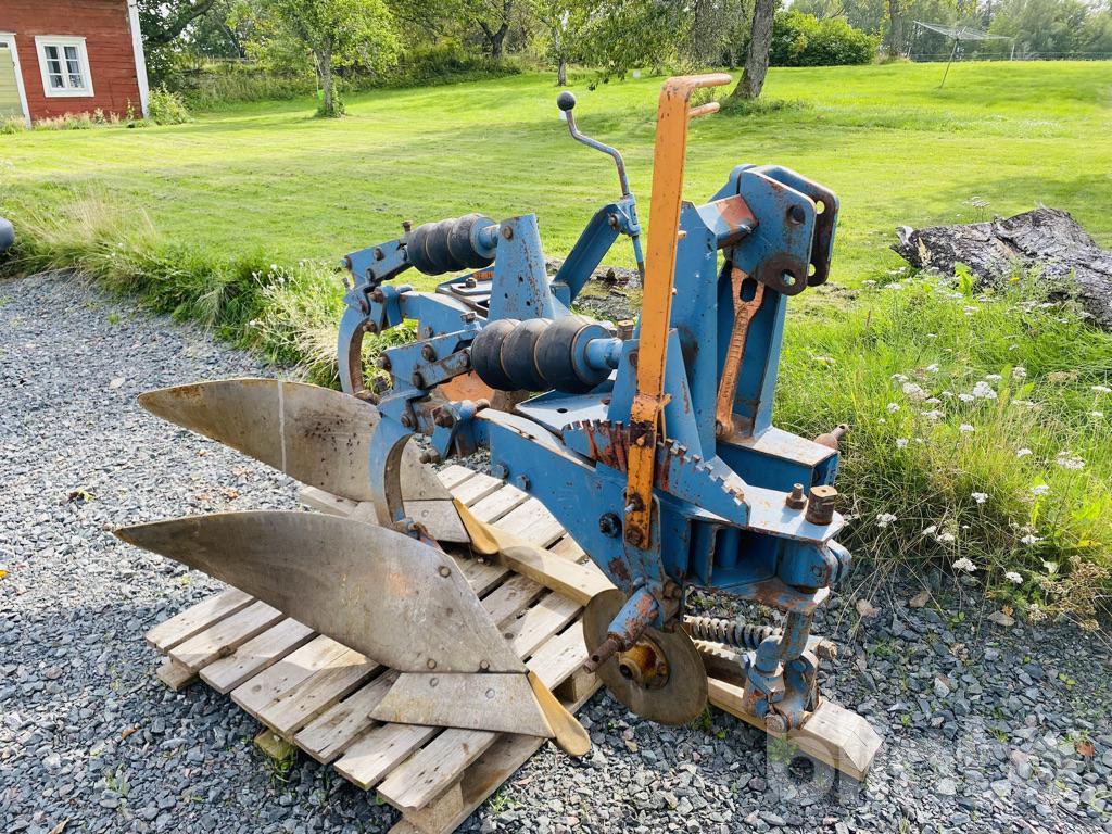 Plog - 2-skärig Överum Plog | Blinto auktioner