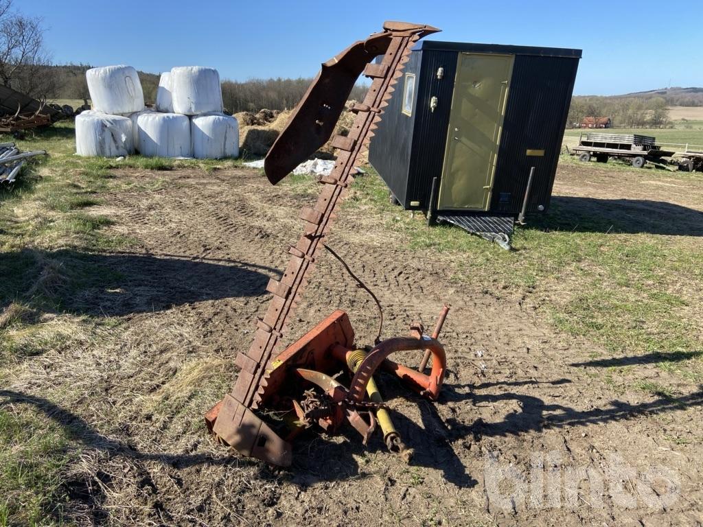 Slåtterbalk - Busatis 1102 | Blinto auktioner