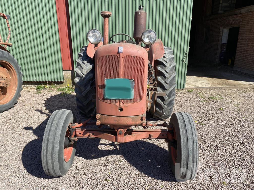 Traktor - Nuffield 10/60 | Blinto auktioner