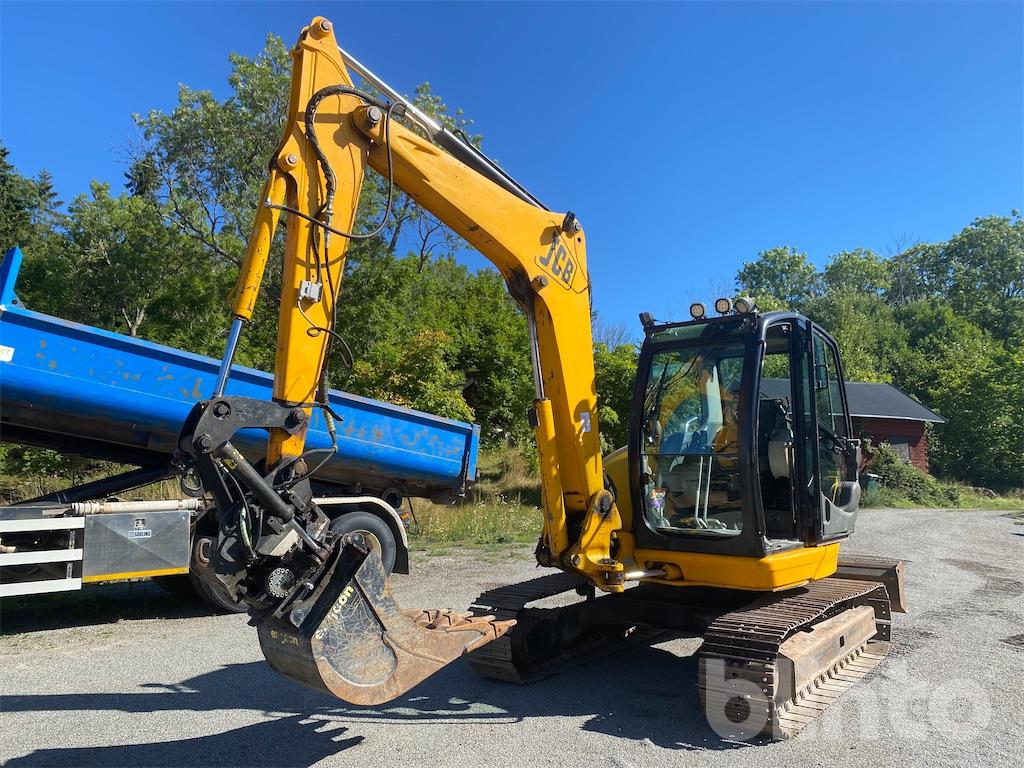 Bandgrävare - JCB 8080 med flera redskap | Blinto auktioner
