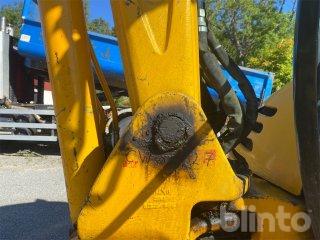 Bandgrävare - JCB 8080 med flera redskap | Blinto auktioner