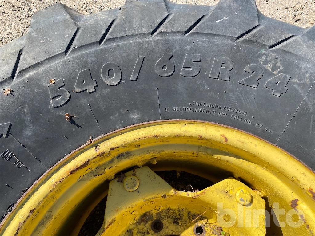 Hjul - John Deere 540/65 R24 | Blinto auktioner