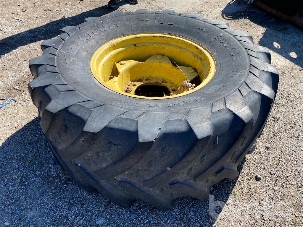 Hjul - John Deere 540/65 R24 | Blinto auktioner