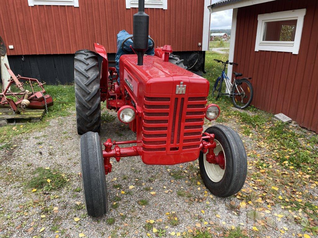 Traktor - MC Cormick | Blinto auktioner