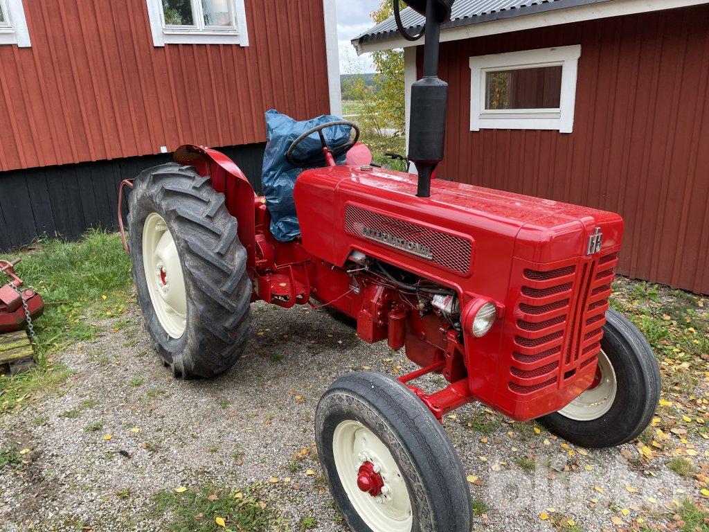 Traktor - MC Cormick | Blinto auktioner