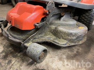Åkgräsklippare - Husqvarna R216 AWD | Blinto auktioner