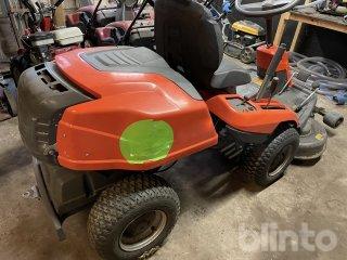 Åkgräsklippare - Husqvarna R216 AWD | Blinto auktioner