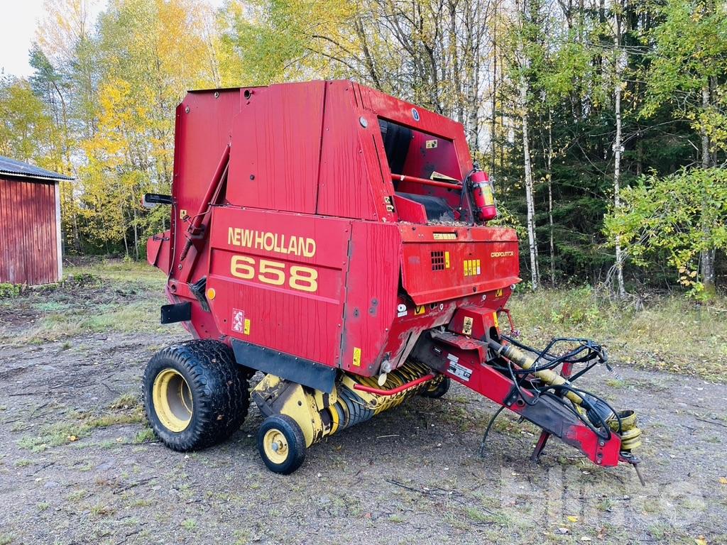 Rundbalspress - New Holland 658 | Blinto auktioner
