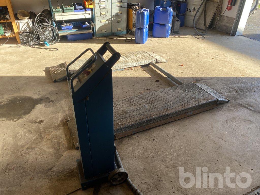 Billyft - Nussbaum | Blinto auktioner